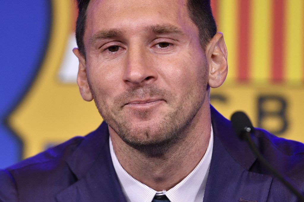 Leo Messi llorando en su adiós al FC Barcelona, las fotos que le rompen ...