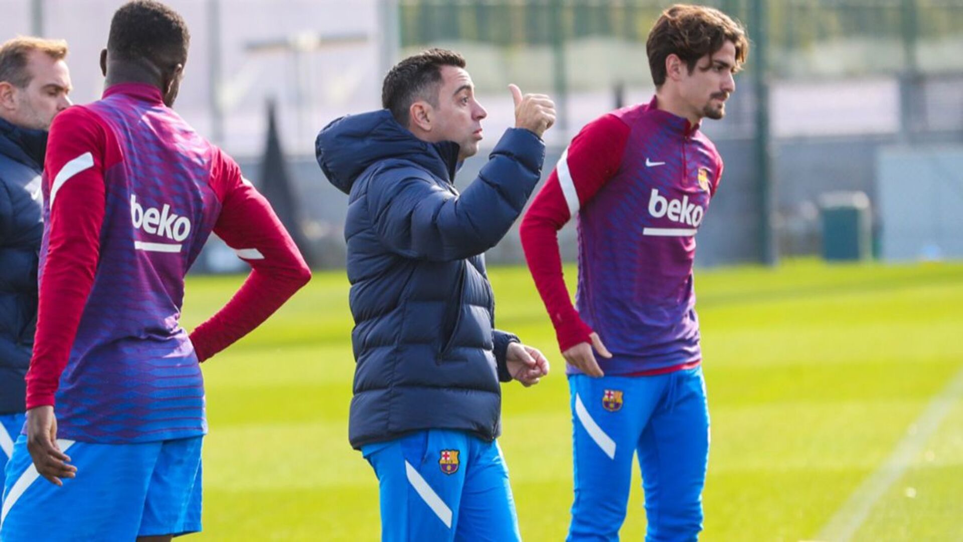 Inicia la era Xavi en el FC Barcelona: así fue su primer entrenamiento ...