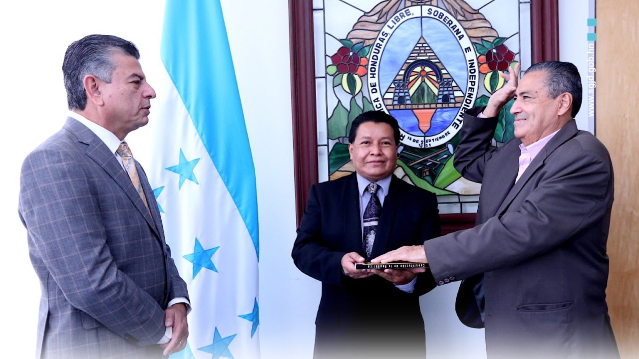 Cecilio ‘Chilo’ Cruz es juramentado en cargo de Gobierno; agradece a ...