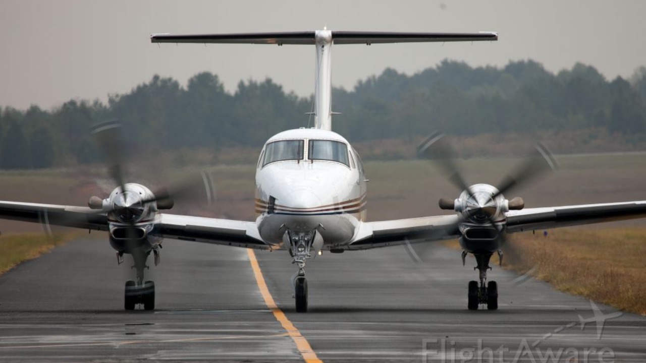 ¡Ya despegó! Este es el avión en el que agentes de la DEA llevarán a ...