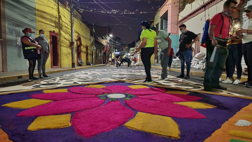 Galería: Color y tradición, las alfombras de aserrín que engalanan la ...