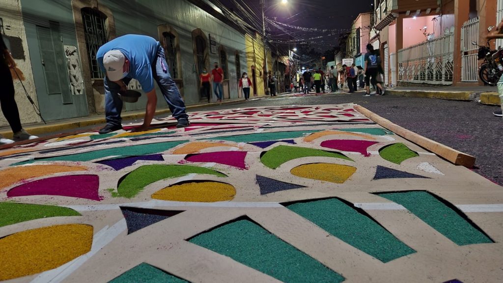 Galería: Color y tradición, las alfombras de aserrín que engalanan la ...