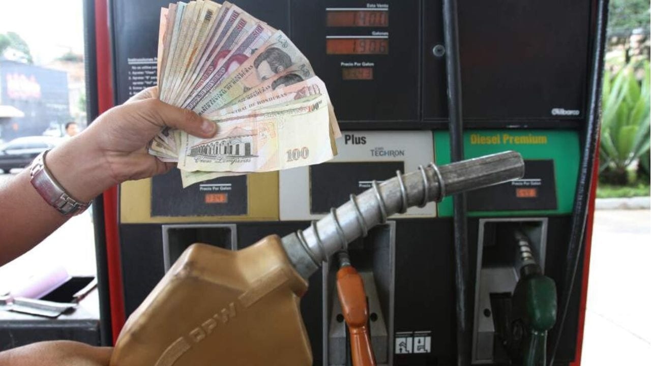 Anuncian fuerte incremento al precio de los combustibles a partir del lunes en Honduras