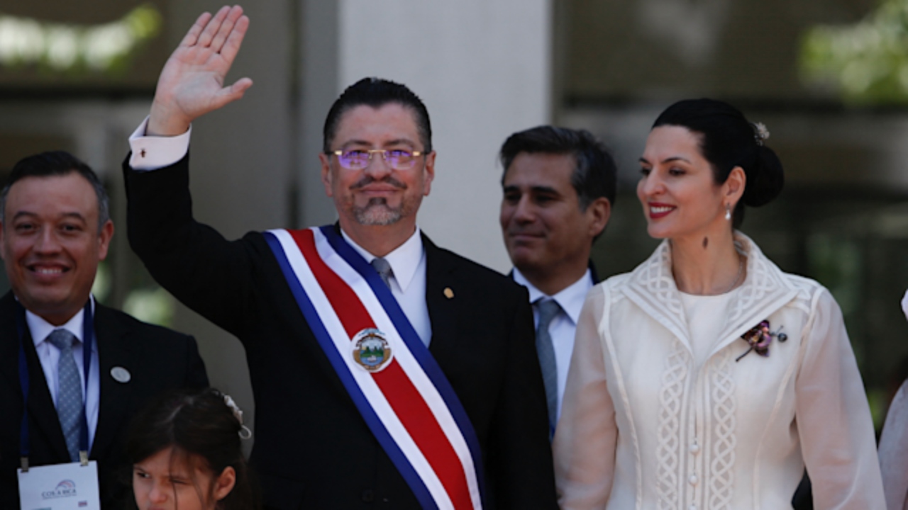 Rodrigo Chaves jura como el presidente 49 en la historia de Costa Rica