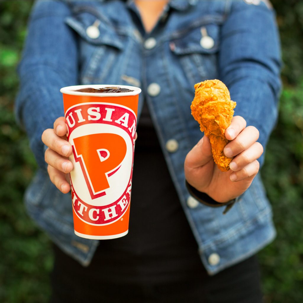 Popeyes celebra 50 años de sabor e historia, estos son los cinco ...
