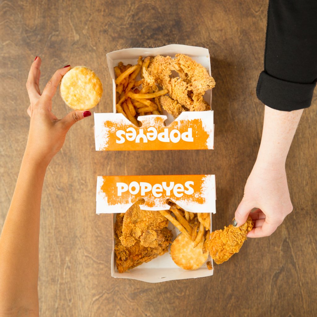 Popeyes celebra 50 años de sabor e historia, estos son los cinco ...
