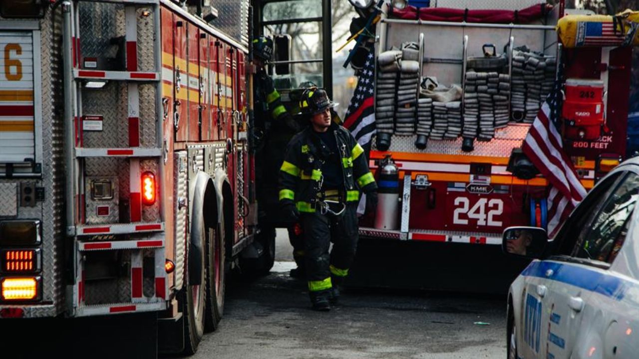 Diez muertos, incluidos tres niños, deja incendio en Estados Unidos