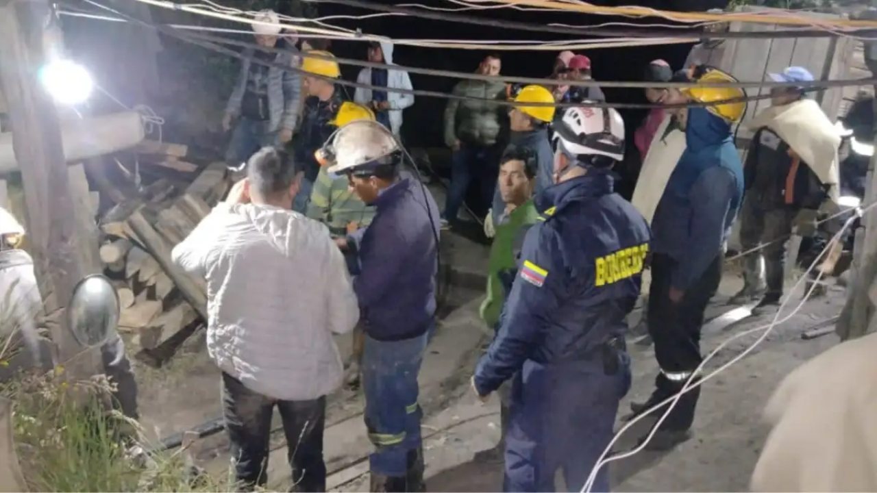 Rescatan con vida a los nueve trabajadores atrapados en una mina de Colombia