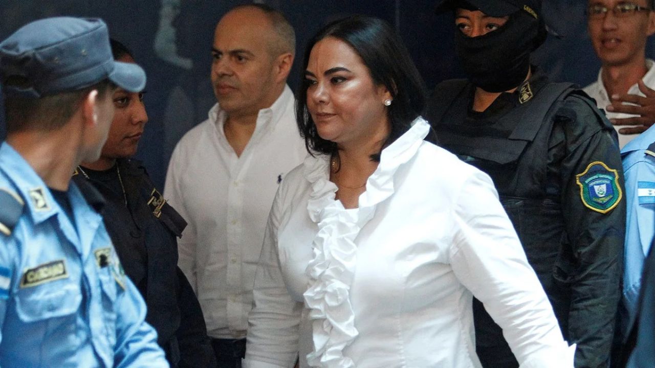 Tribunal ordena que Rosa Elena siga en prisión al negarle cambios de ...