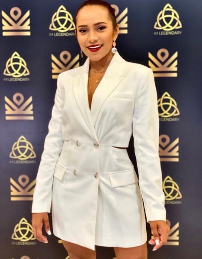 Indris Díaz, la aeromoza hondureña que enamora con su belleza y ...