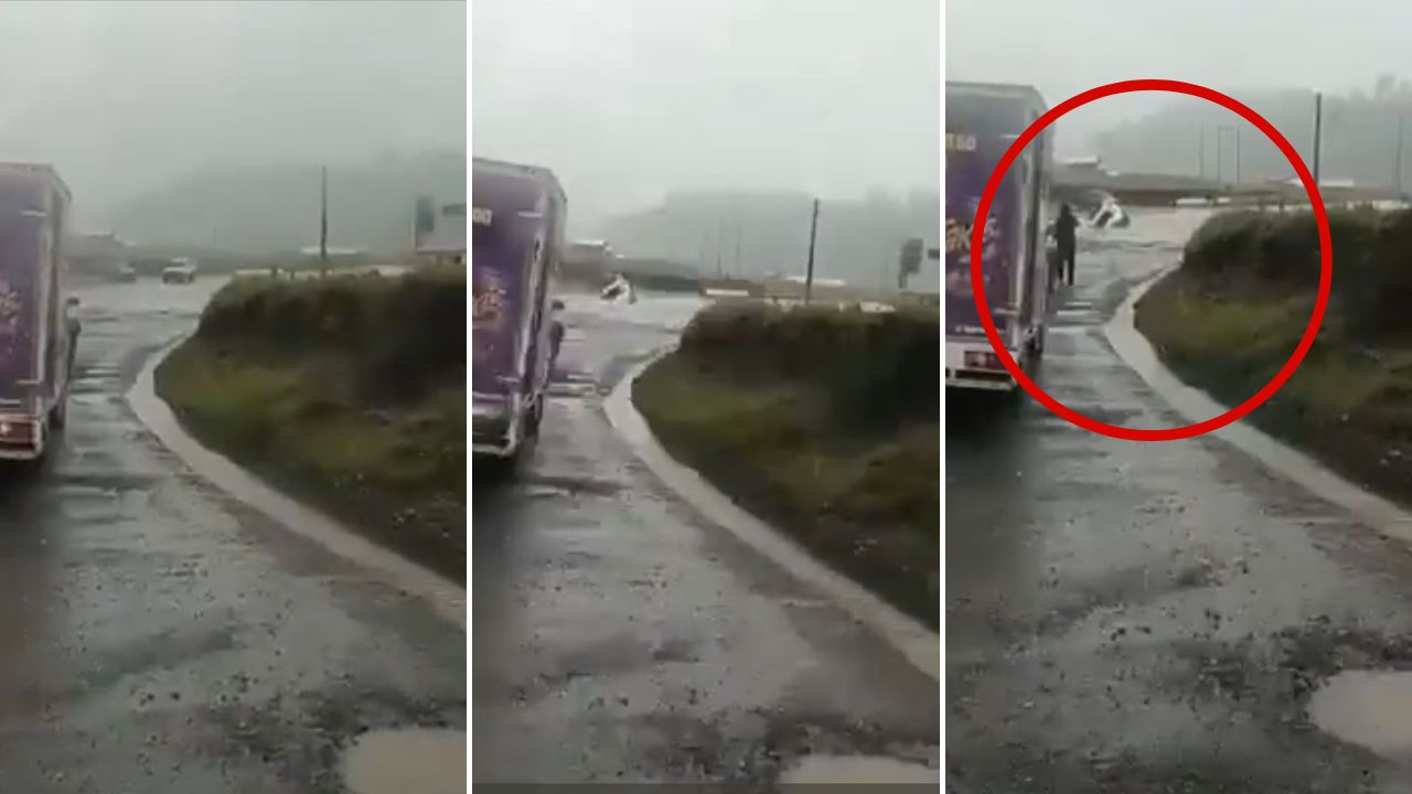 ¡Se lo tragó un bache gigante! Captan el momento cuando un vehículo se ...