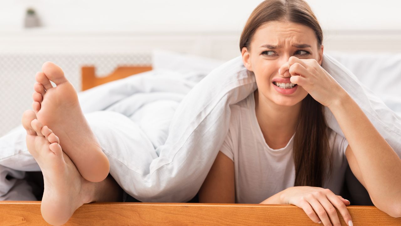 ¿Sufres por el mal olor en tus pies? Así puedes evitarlo y eliminarlo