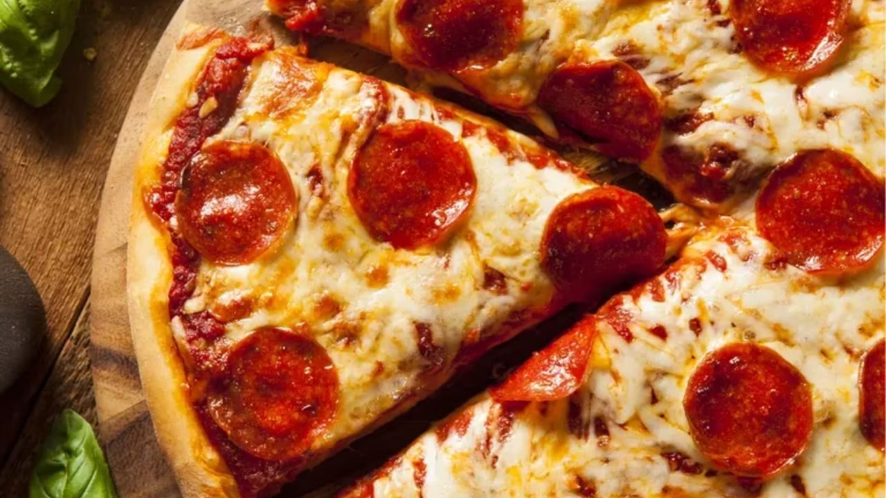 Receta para hacer pizza casera, pasos para preparar este exquisito platillo