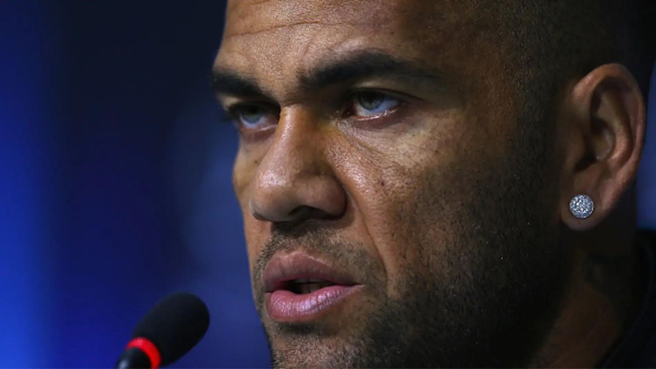 Dani Alves cambió dos veces su versión de lo ocurrido en la supuesta ...
