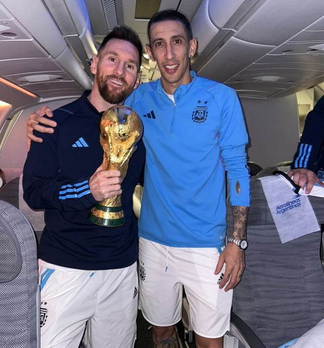 Leo Messi y las inéditas fotos con De Paul y Di María dentro del avión ...