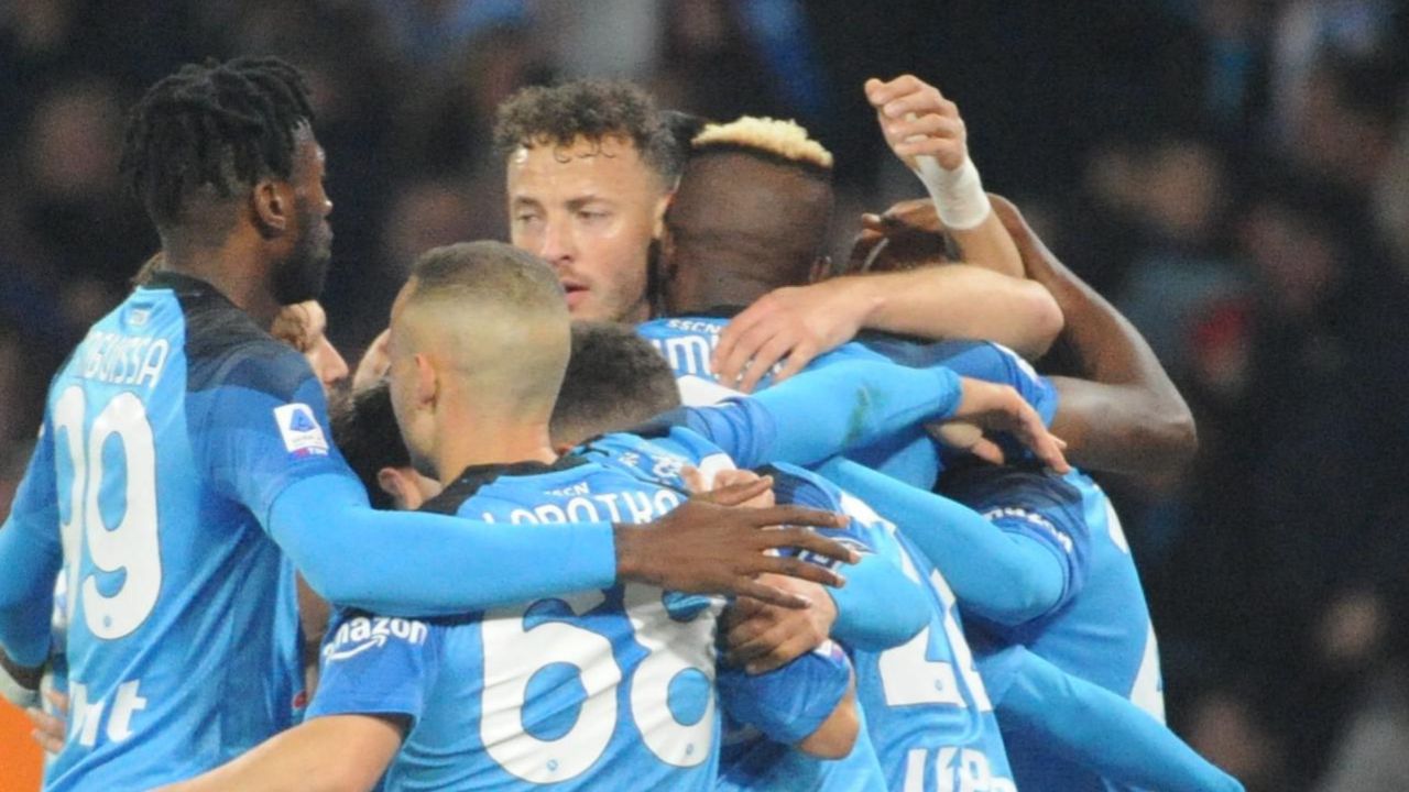 Napoli golea a la Juventus y sueña con el Scudetto de la Serie A
