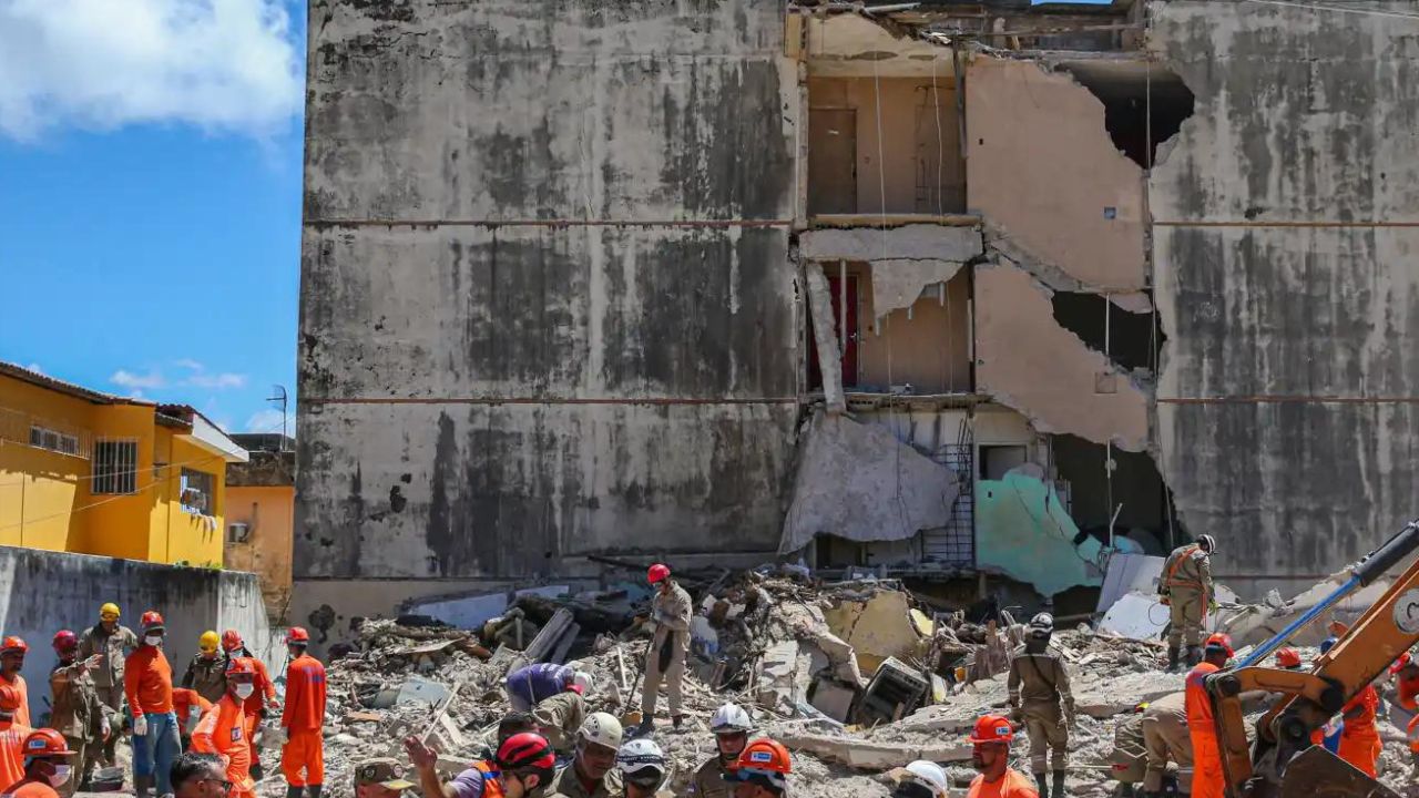 Video: desplome de edificio residencial deja al menos cinco muertos en Brasil