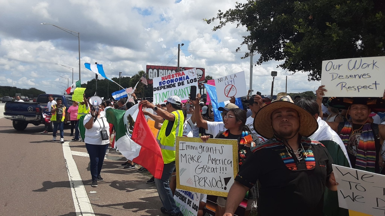 Migrantes hondureños paralizan Tampa, Florida, en protesta por la Ley ...