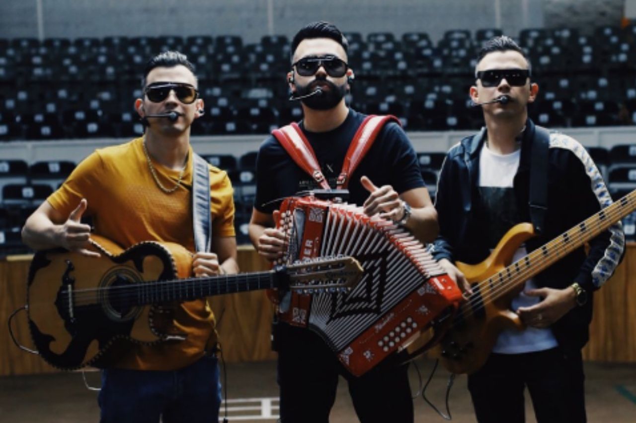 Carlos Parra fotos, imágenes antes del trágico accidente del cantante ...