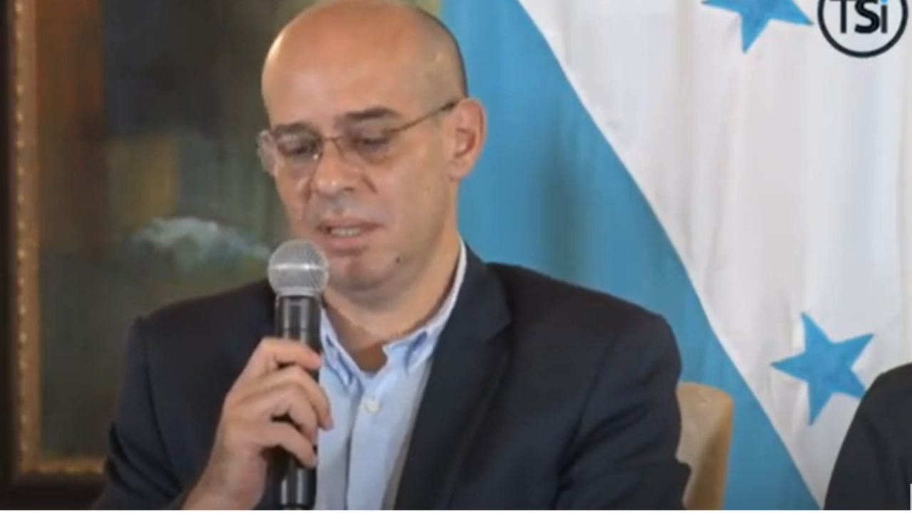 Ministro Ramos se declara 'en rebeldía' de seguir firmando documentos ...