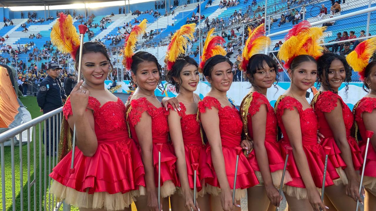 Palillonas del Técnico Honduras derrocharon belleza en desfiles de ...
