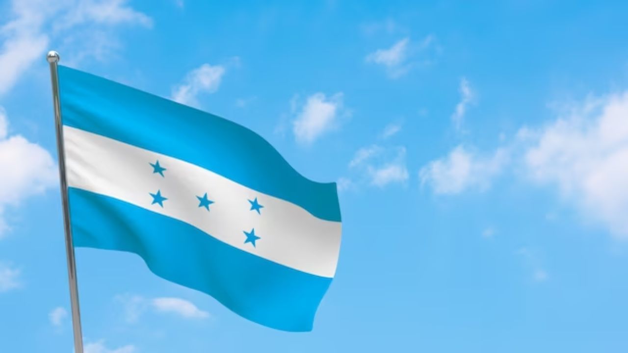 Imagen de la Bandera Nacional de Honduras, un símbolo de identidad y ...