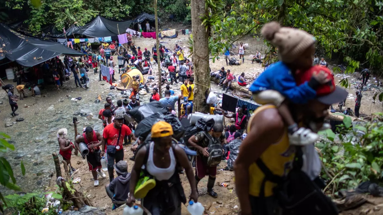VIDEO: Así es la odisea de los migrantes que cruzan la Selva del Darién ...