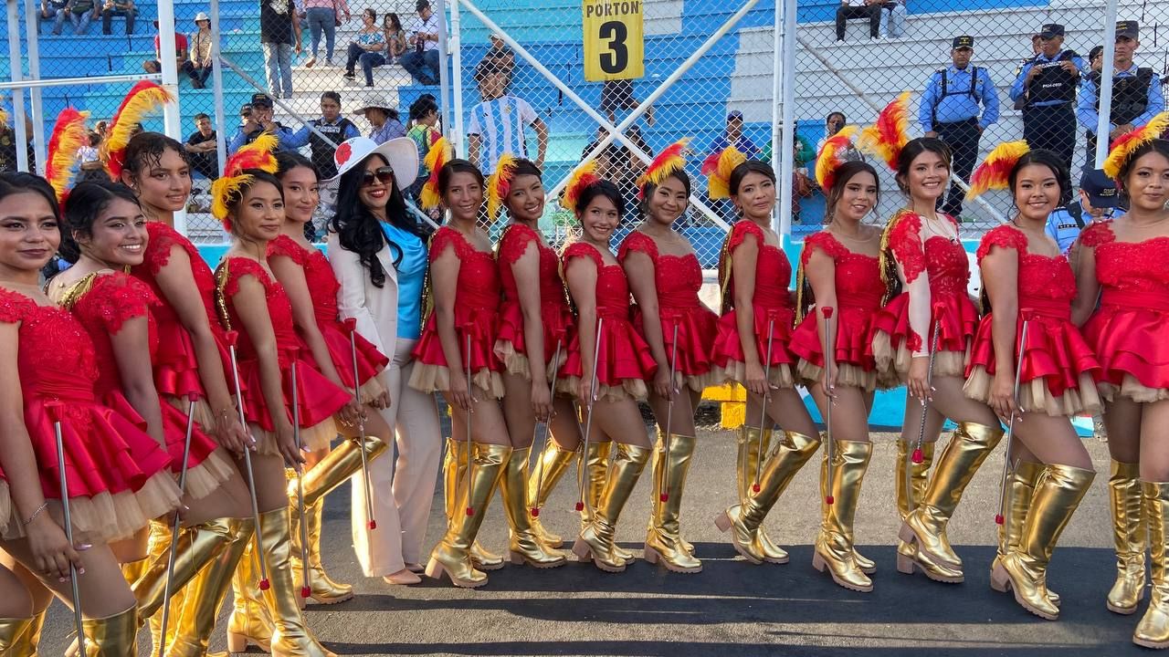 Palillonas del Técnico Honduras derrocharon belleza en desfiles de ...