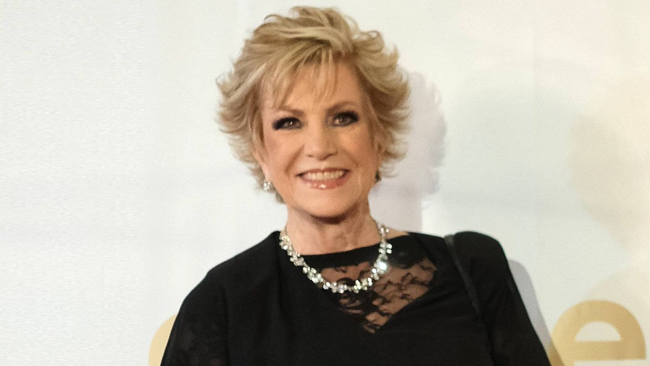 ¿Quién es Maxine Woodside?