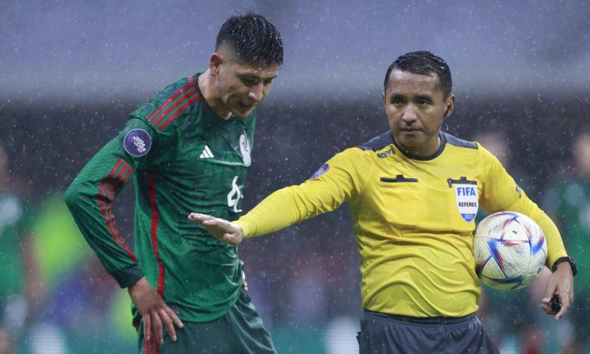 Nominan a Iván Barton como 'mejor árbitro del año'