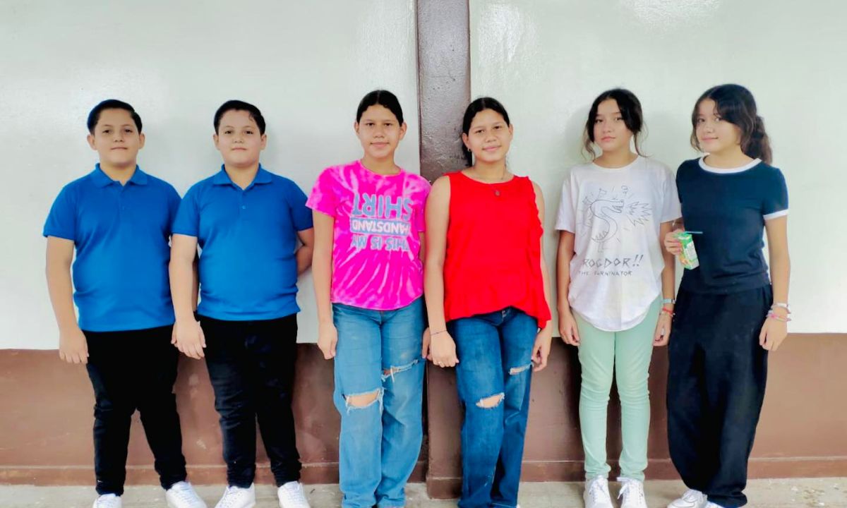 Tres pares de gemelos se inscriben en el mismo colegio de La Paz, Honduras