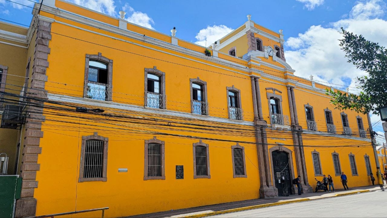 Por mala gestión cancelan contratos a administrador y jefe de compras ...