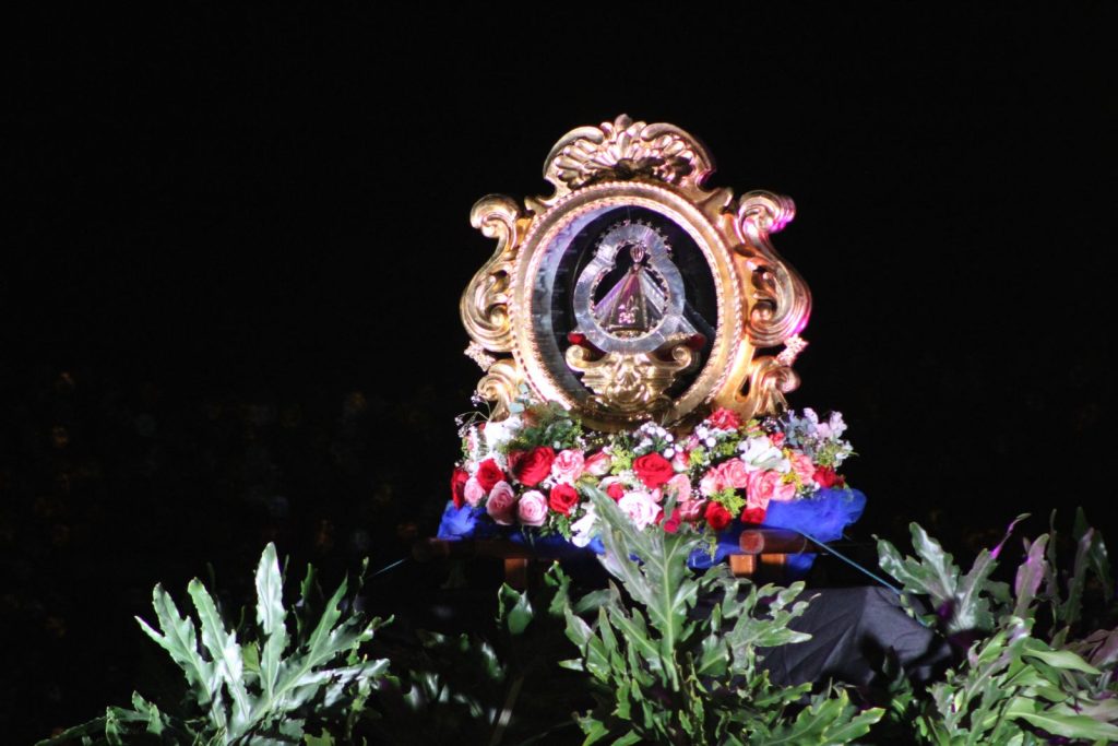 FOTOS: Hondureños llenos de devoción llegan a visitar a la Virgen de Suyapa