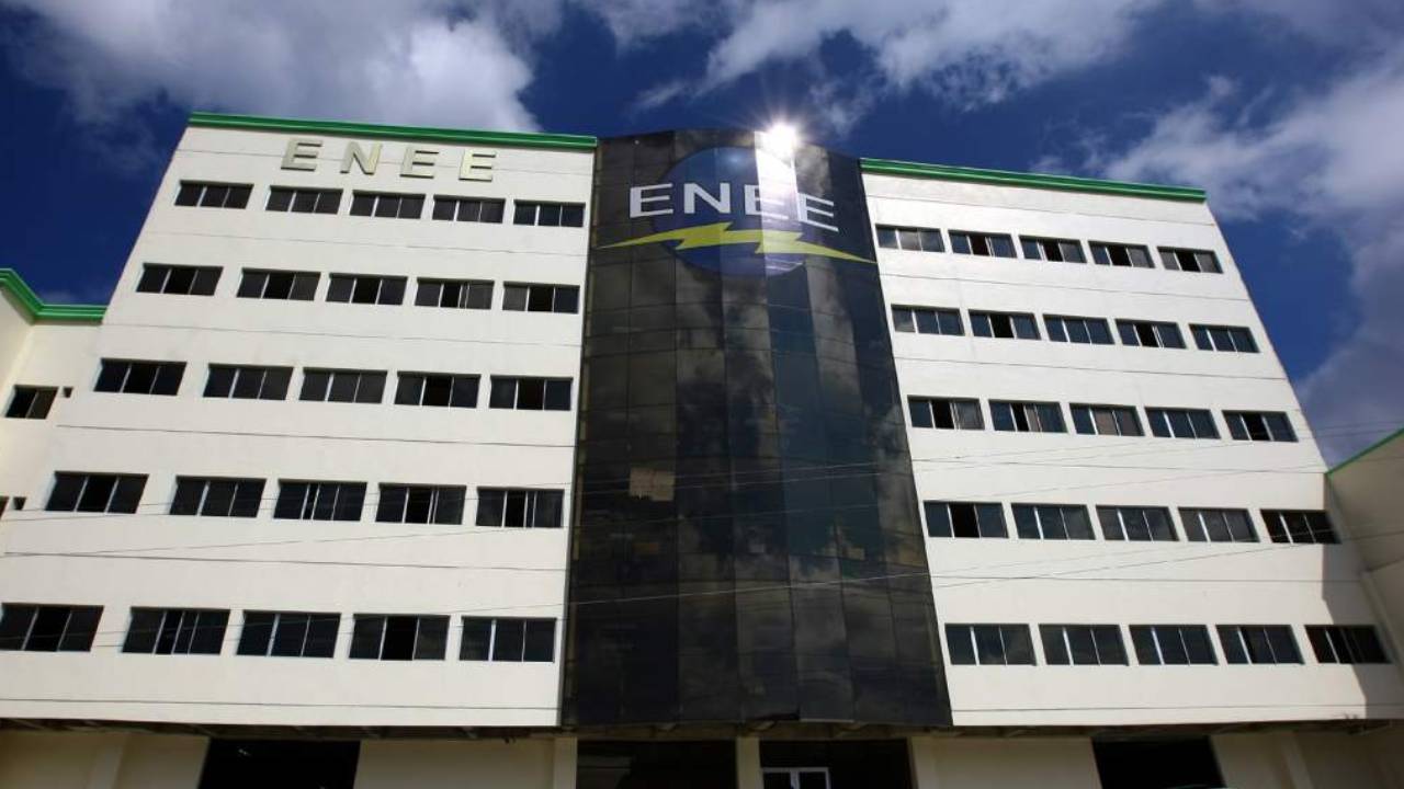 Sindicato embargaría L700 millones a la ENEE para reajuste salarial; "no es la solución", afirma ...