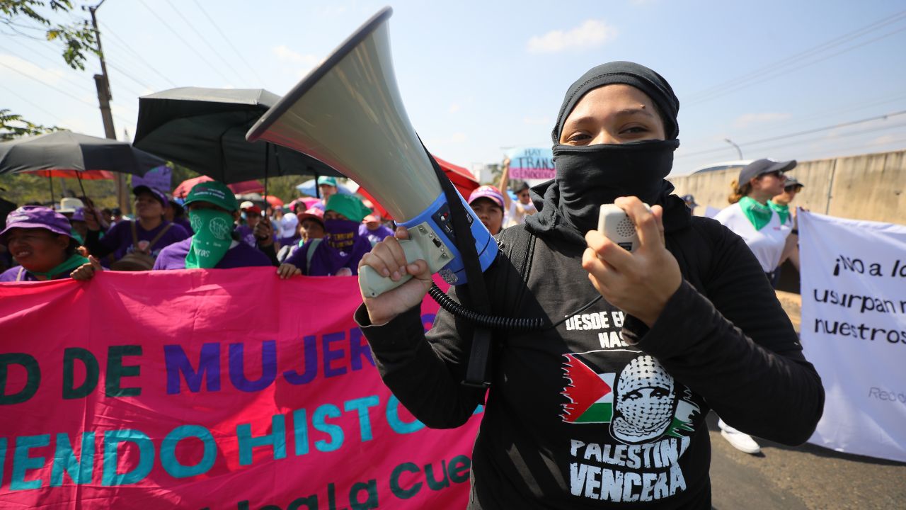 Hondureñas marchan contra violencia machista, que deja 40 crímenes en ...
