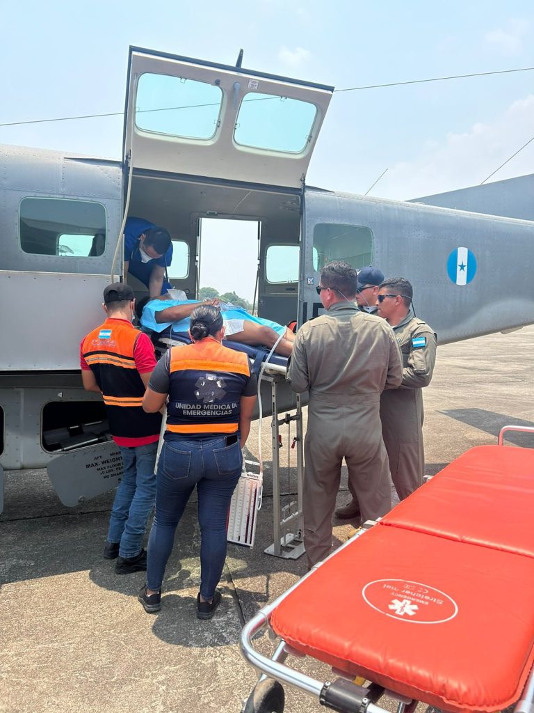 Llega segundo paciente remitido desde Roatán al Mario Catarino Rivas