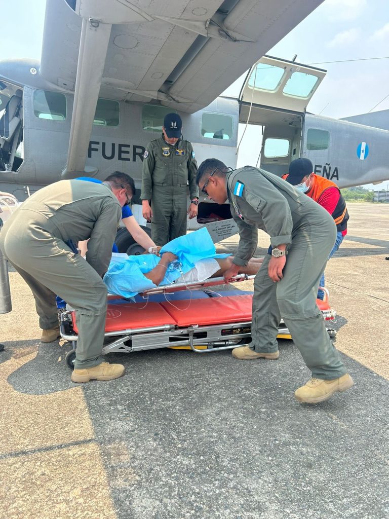 Llega segundo paciente remitido desde Roatán al Mario Catarino Rivas