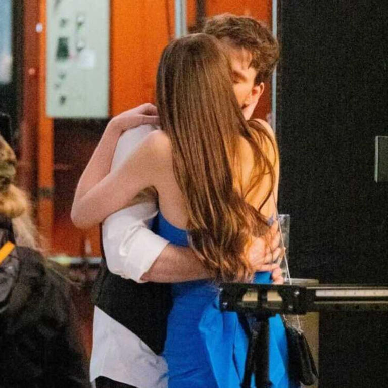 Dakota Johnson Chris Martin: captan a la actriz besándose con el recocido Pedro Pascal en las ...