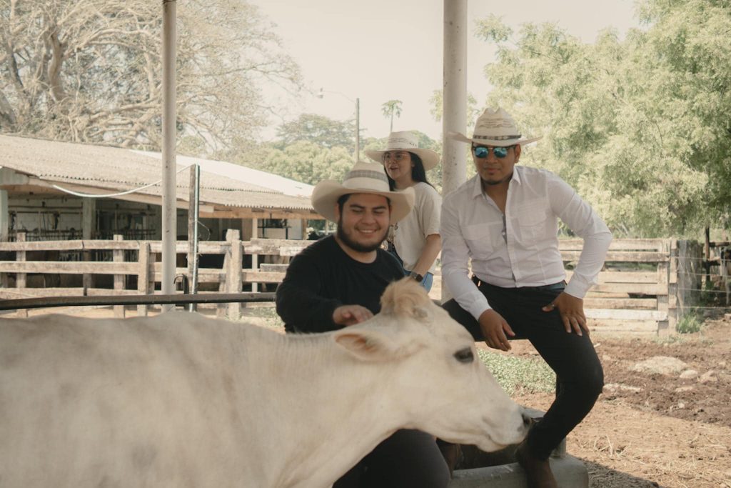 Estudiantes de Curla realizan sesión de fotos como 'Pasión de Gavilanes'