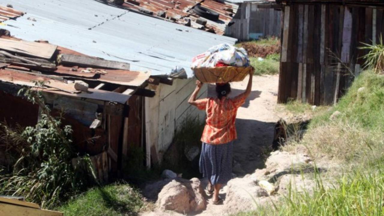 '¿Cómo podemos erradicar la pobreza si no miramos trabajo digno ...