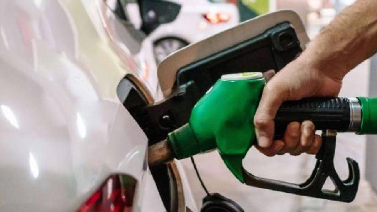 En vigor nuevos precios de combustibles: la gasolina superior baja L1.18