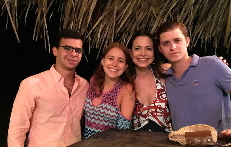 Ricardo Sosa Branger, ex esposo de María Corina Machado, y sus hijos