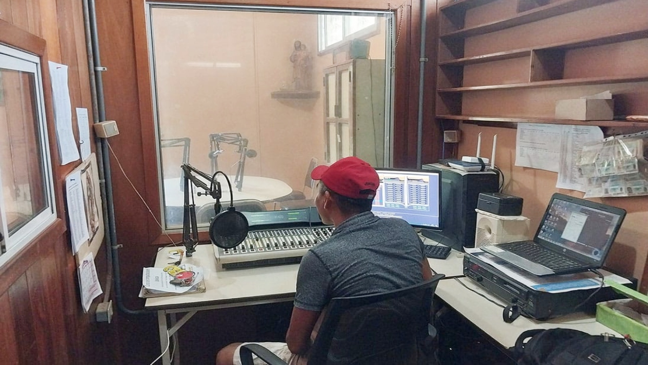 El misionero español que pide ayuda para mantener Radio Paz en La Mosquitia