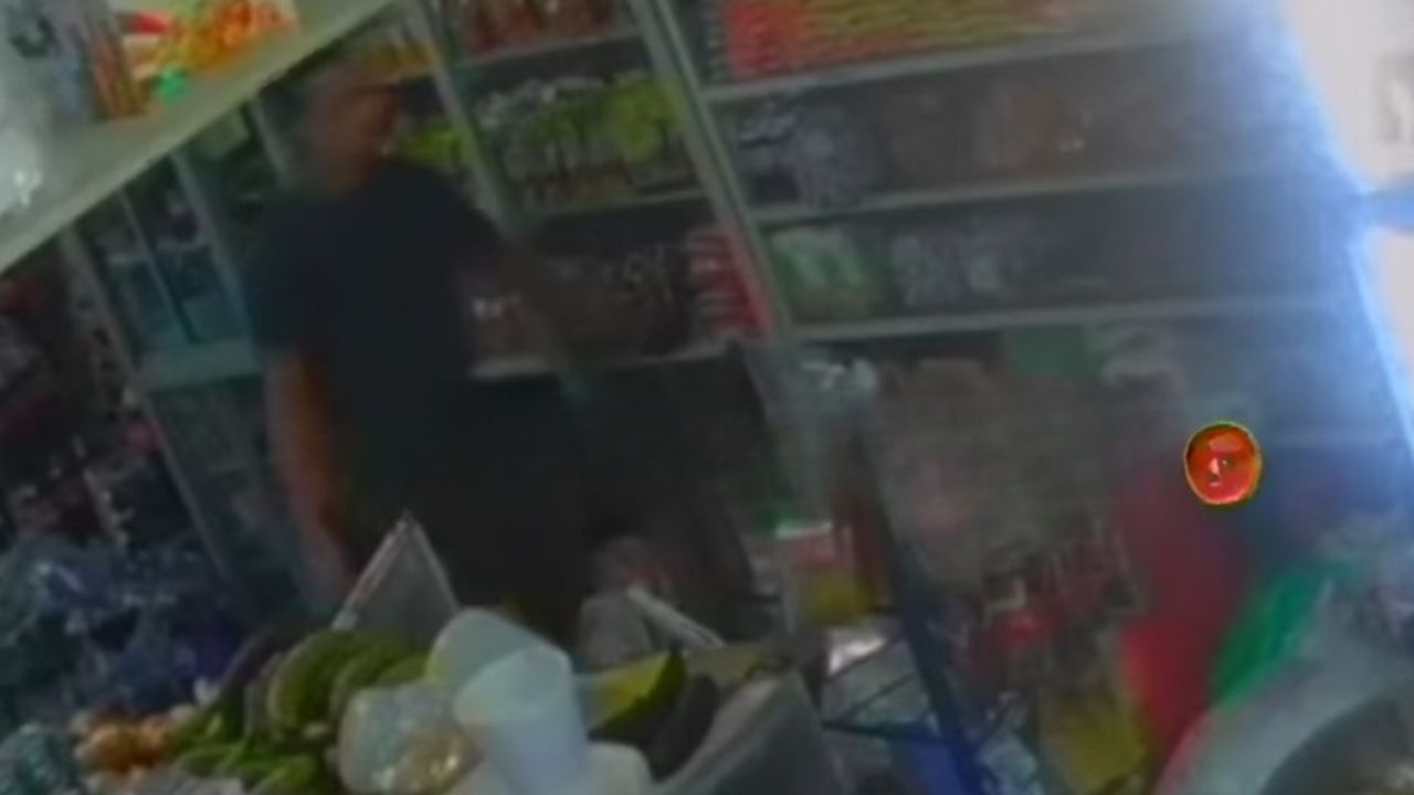 Cámaras captan a hombre robando en negocio de Choluteca