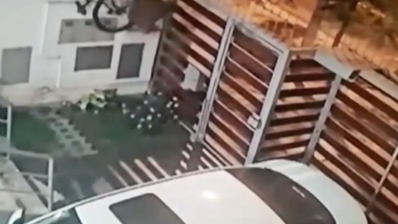 Ladrón muere desangrado tras quedar atrapado en reja de casa a la que ...