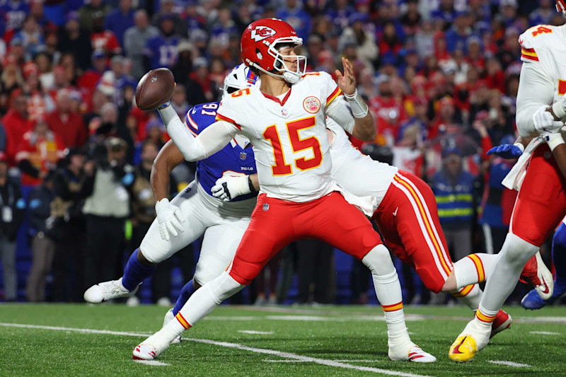 ¿Cuánto gana Patrick Mahomes al año?, esto cobra al mes y su fortuna