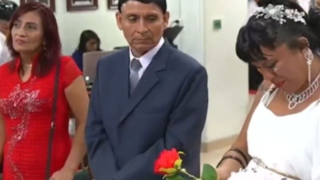 Novia deja plantado a su prometido en plena boda comunitaria y se hace viral