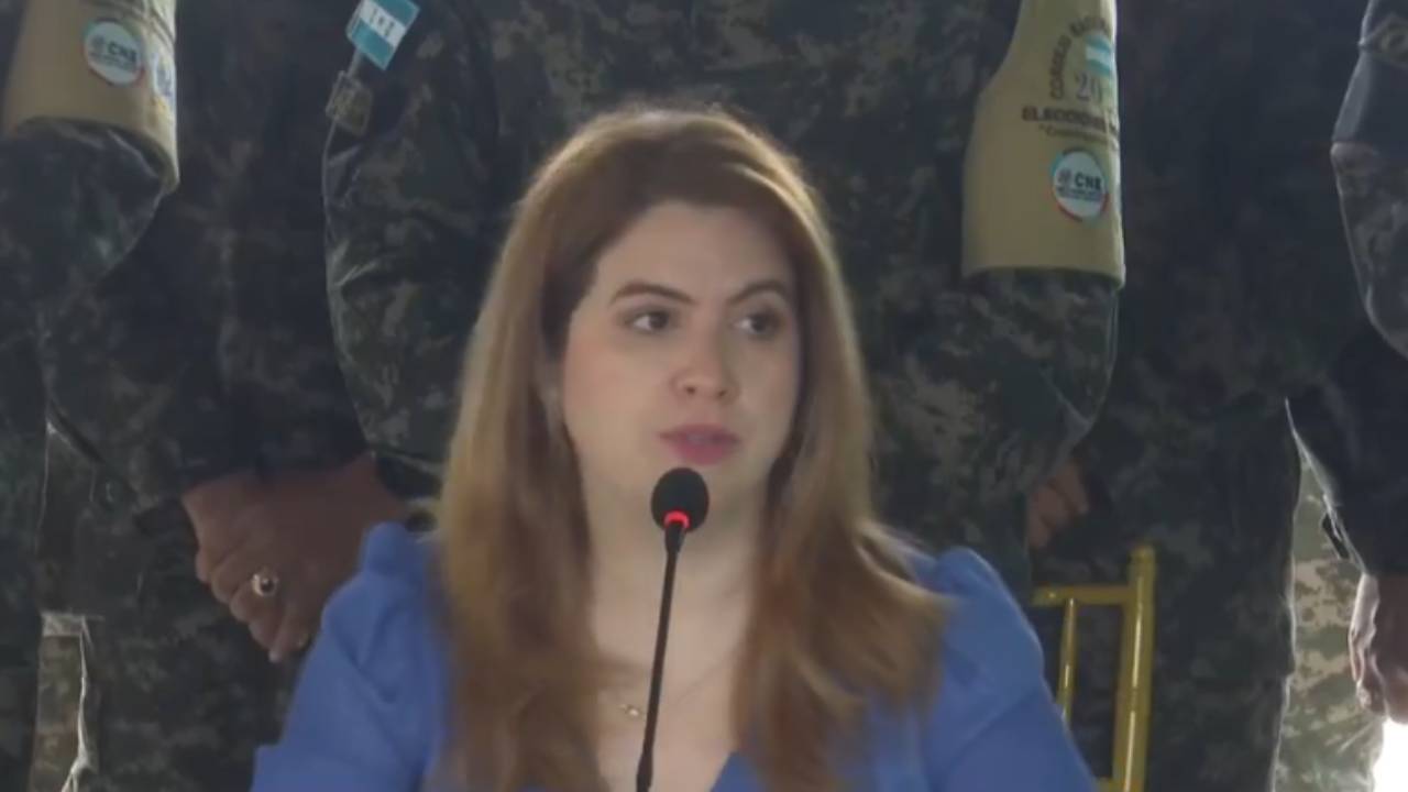 Cossette López: 'múltiples voces me sugirieron no asistir' al traspaso ...