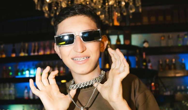 Cris Valencia edad, colaboraciones y canciones del cantante colombiano