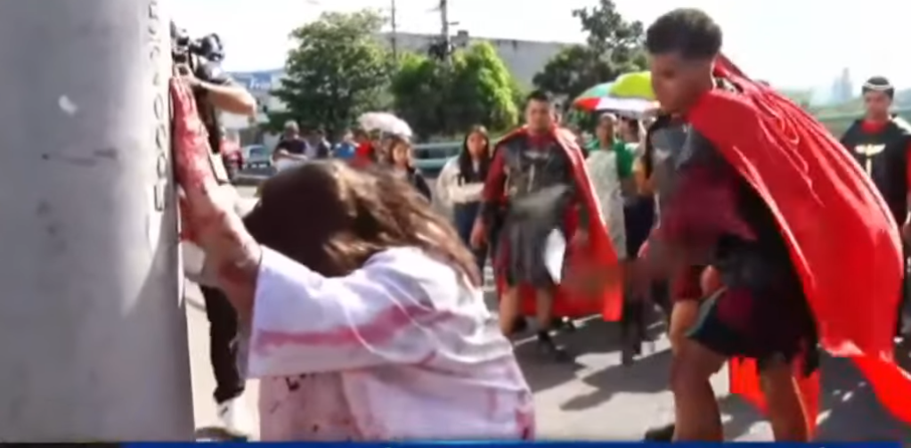 Imágenes impactantes: hondureños reviven la pasión de Cristo este ...
